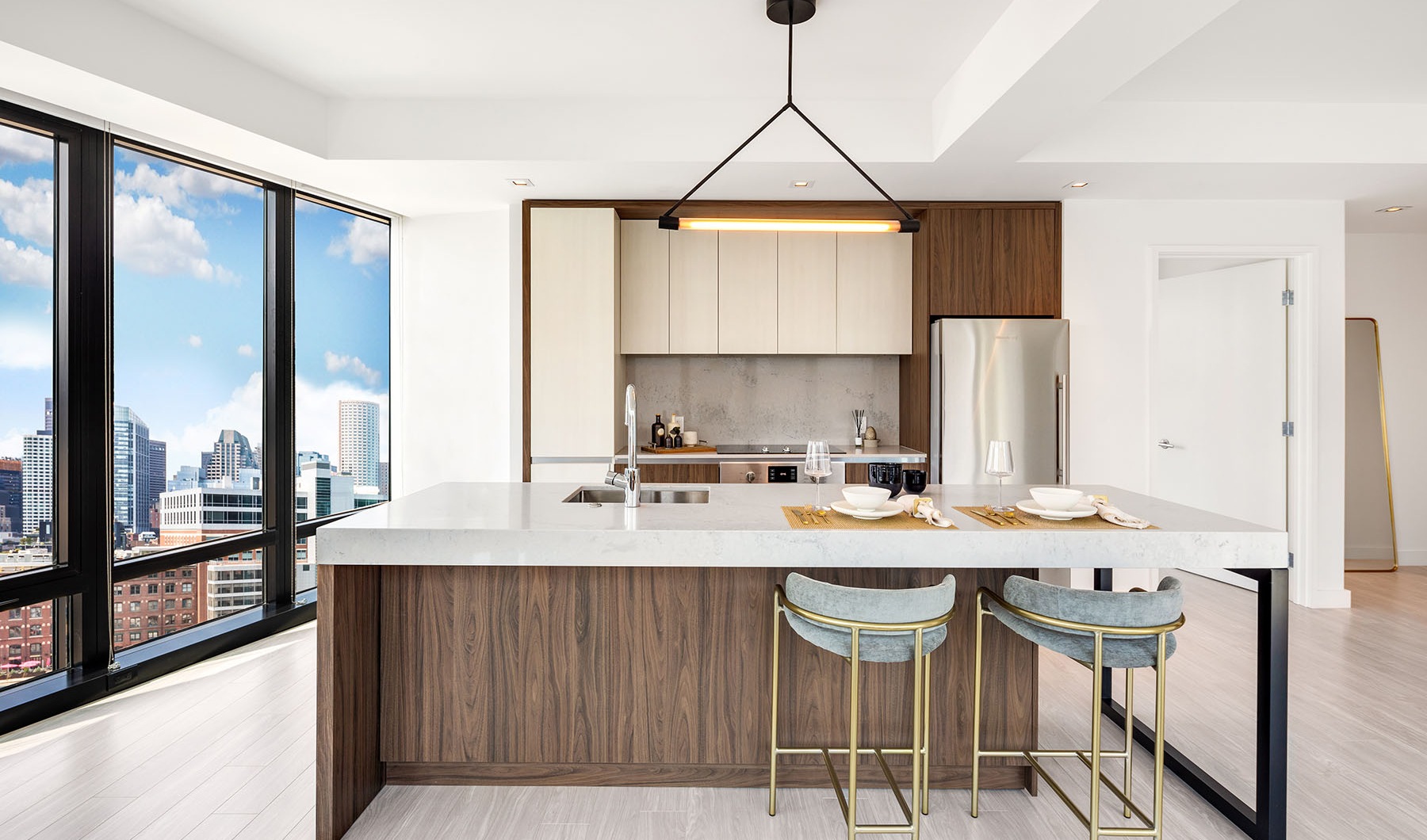 Luxury Apartments in Boston's Seaport | The Metlo